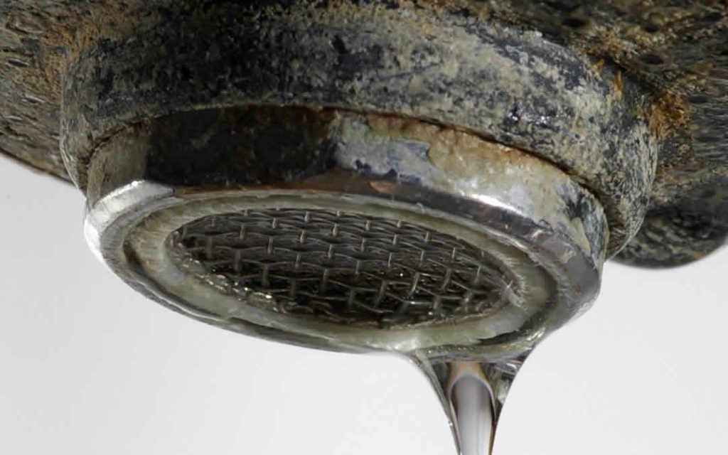 How To Remove Hard Water Stains: A Comprehensive Guide | IVIGA Faucet ...